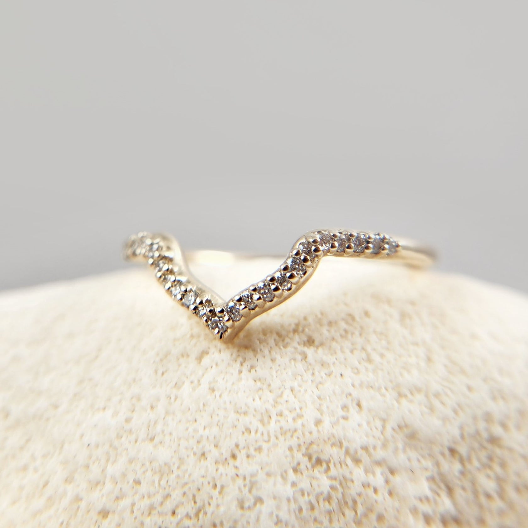 Ogee Arch Contour Band – Arsaeus Designs